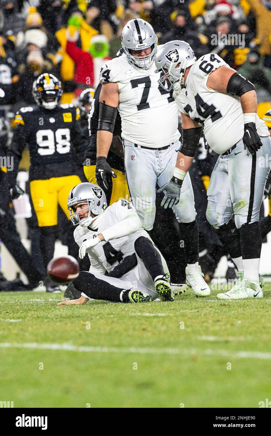 PITTSBURGH, PA - DECEMBER 24: Las Vegas Raiders quarterback Derek Carr ...