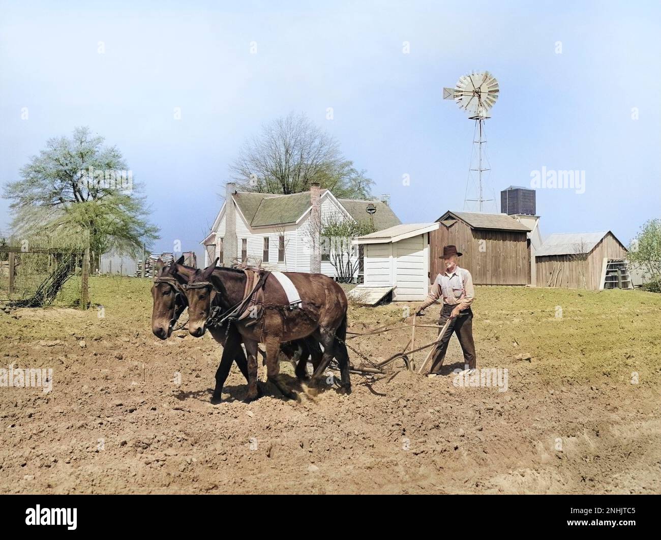 Farm house 1930s hi-res stock photography and images - Alamy
