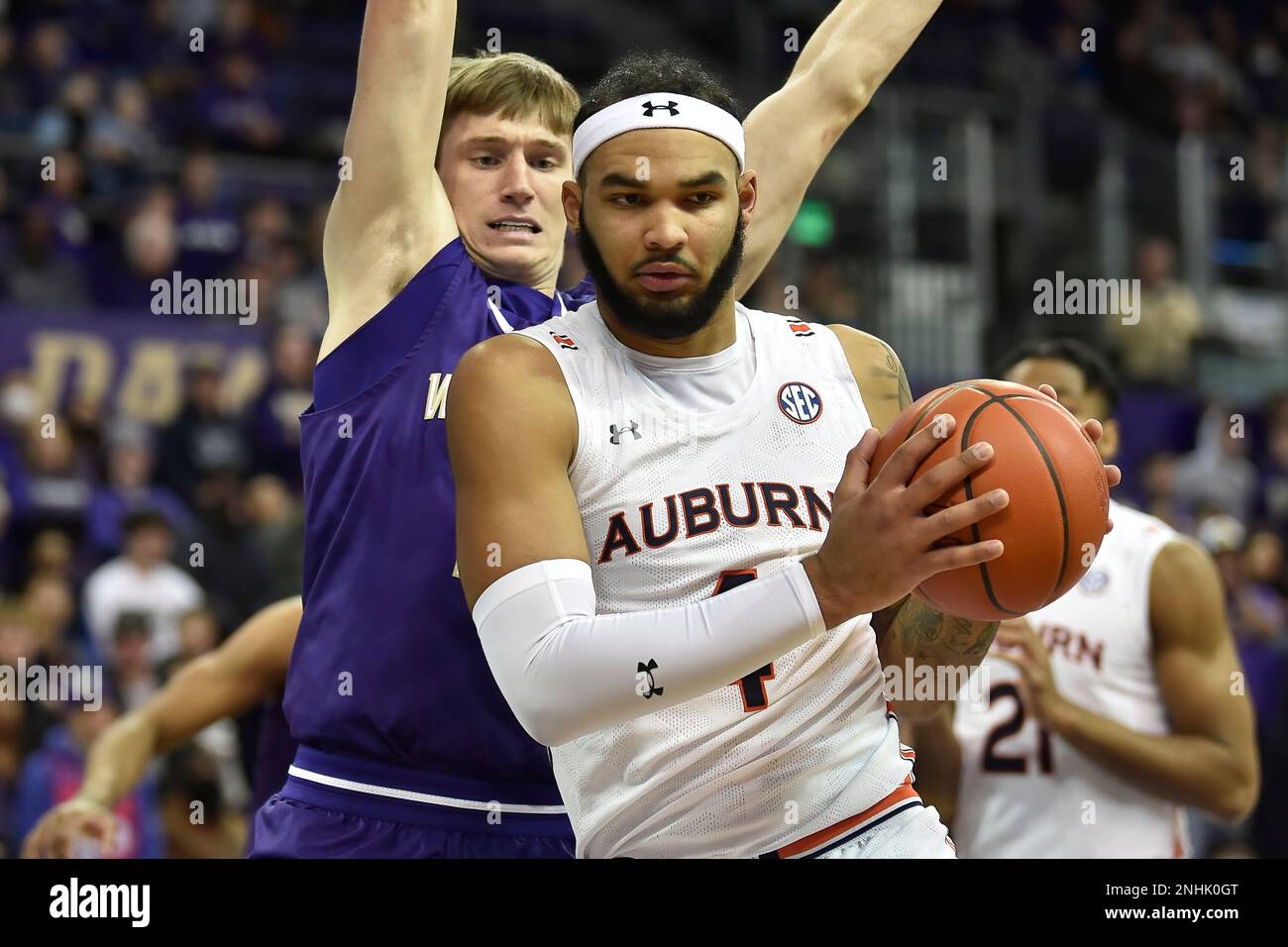 December 21, 2022: Auburn Tigers forward Johni Broome (4) on offense ...