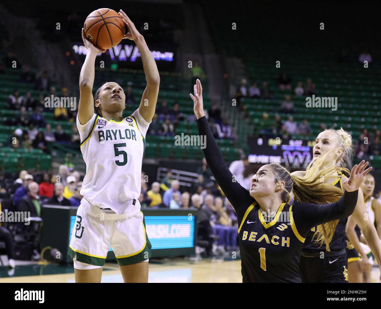 Baylor guard Darianna Littlepage-Buggs (5) scores over Long Beach State ...