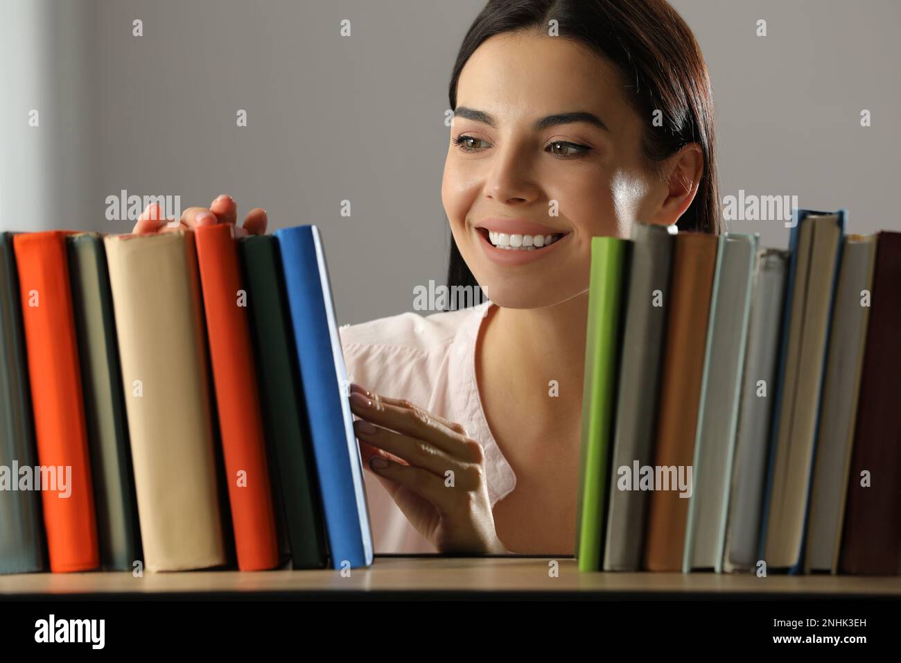 Book on shelf hi-res stock photography and images - Alamy