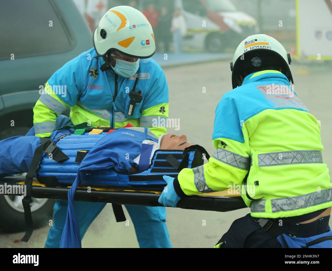 Nurses and technicians from the Emergency Medical Service of the ...