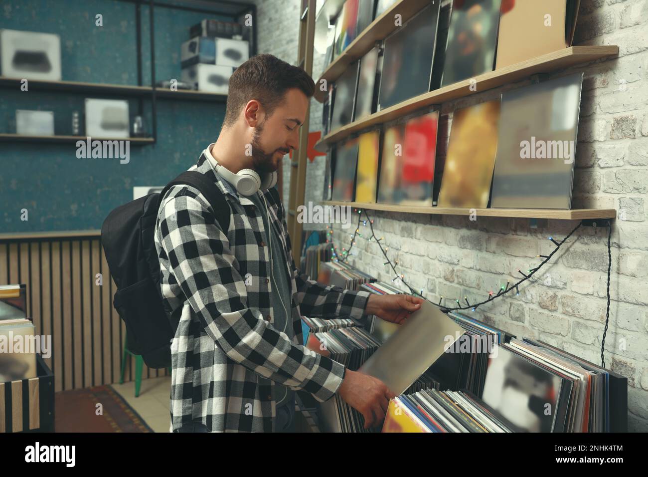 Man choosing vinyl records hi-res stock photography and images - Alamy