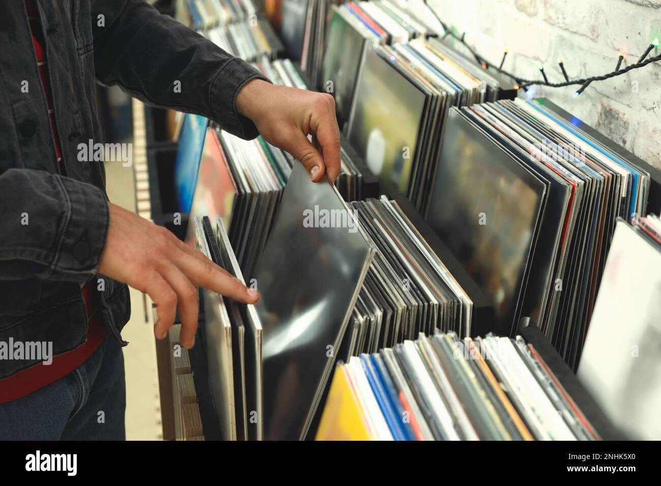 Man choosing vinyl records hi-res stock photography and images - Alamy