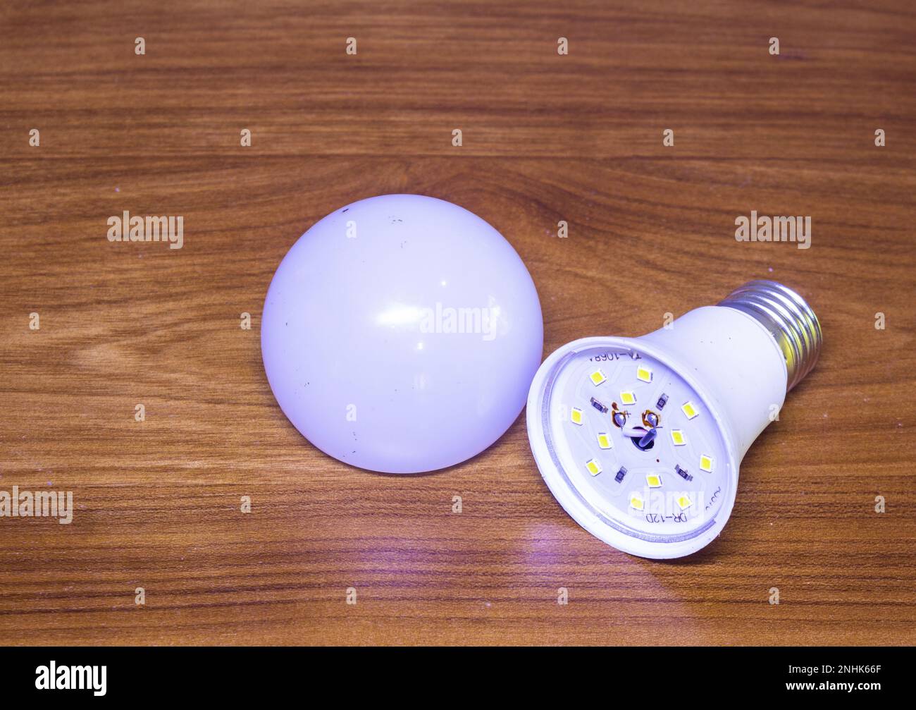 led bulb with the circuit open Stock Photo - Alamy