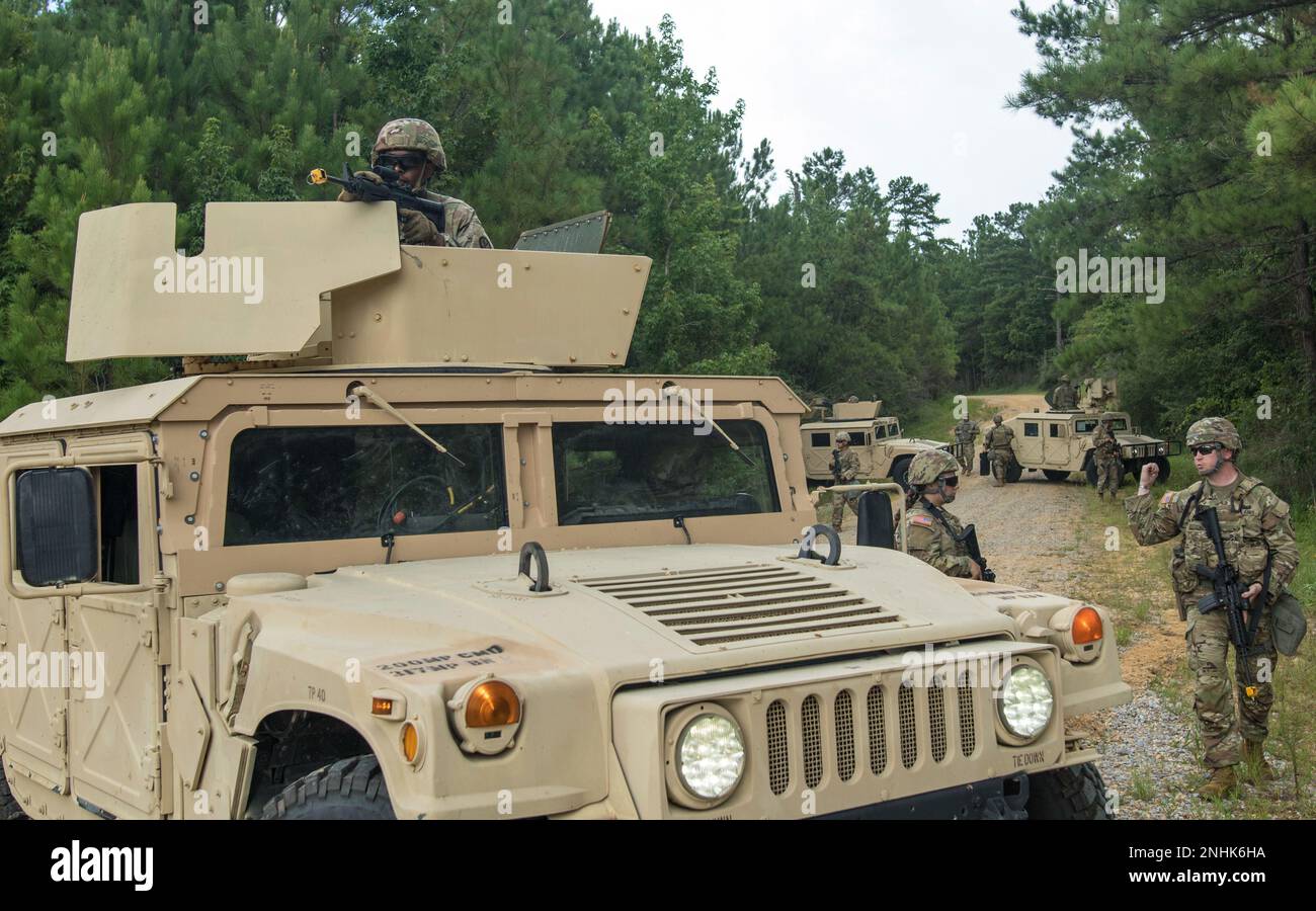 Soldiers from the 304th Military Police Company set up a roadblock ...