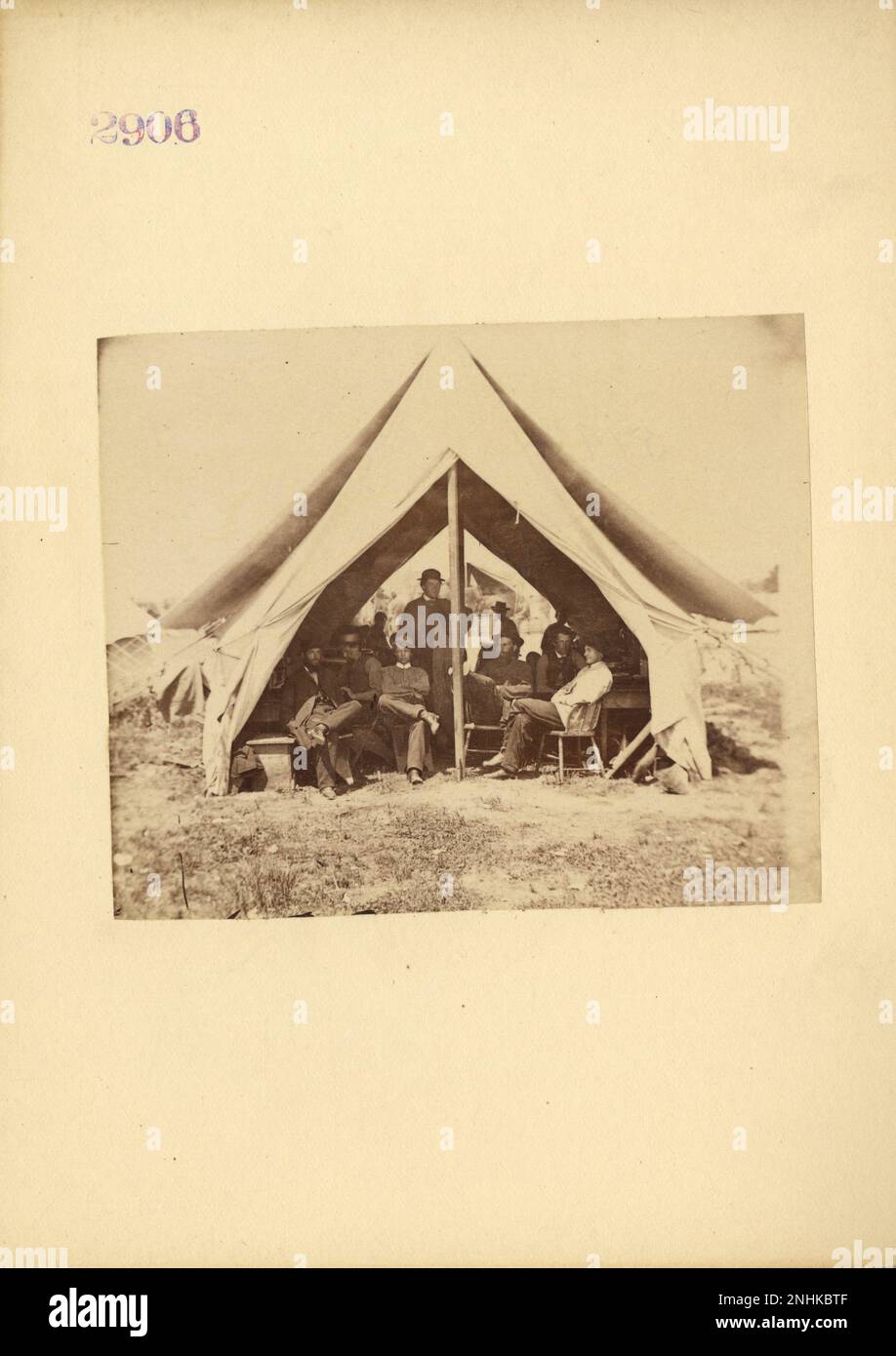 Infantry group in tent hi-res stock photography and images - Alamy