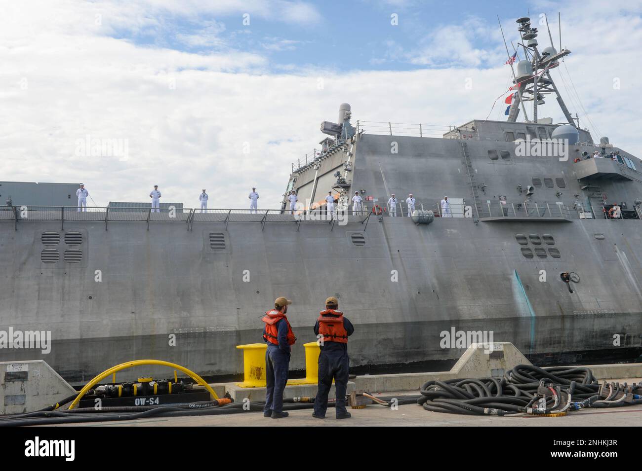 Ship handlers hi-res stock photography and images - Alamy