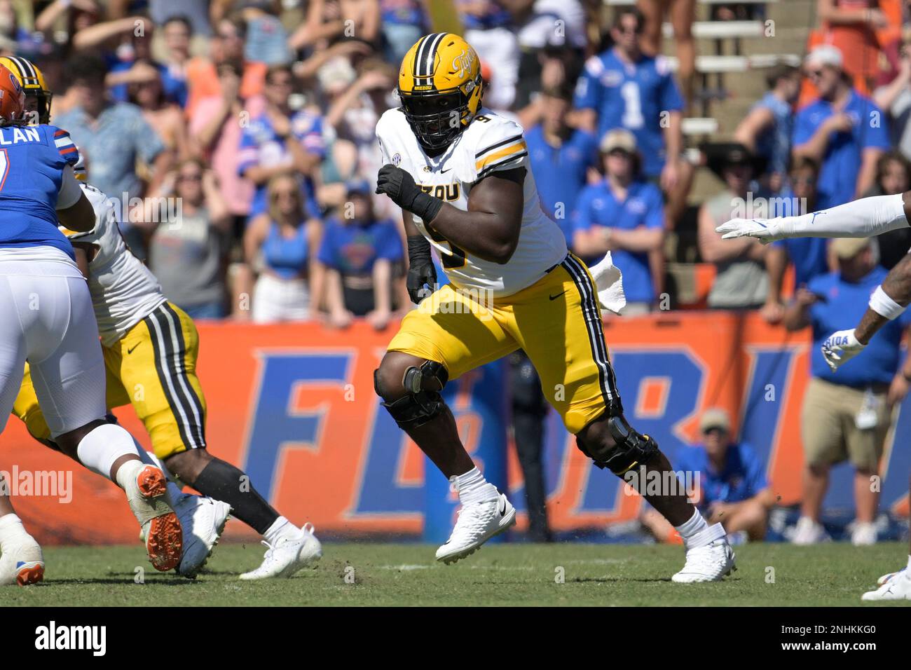 Missouri offensive lineman Armand Membou (9) sets up to block during ...