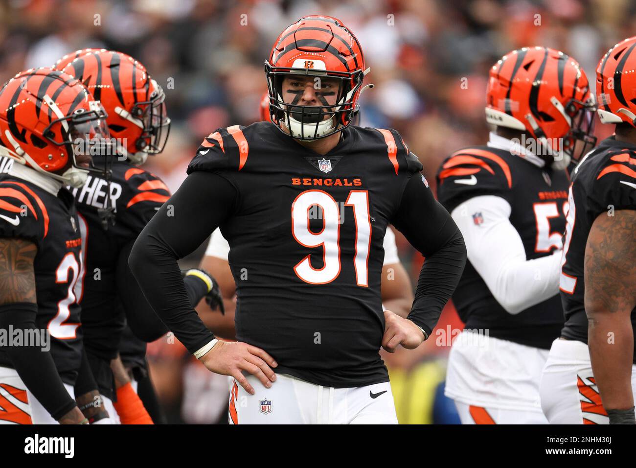 CINCINNATI, OH - DECEMBER 11: Cincinnati Bengals defensive end Trey ...