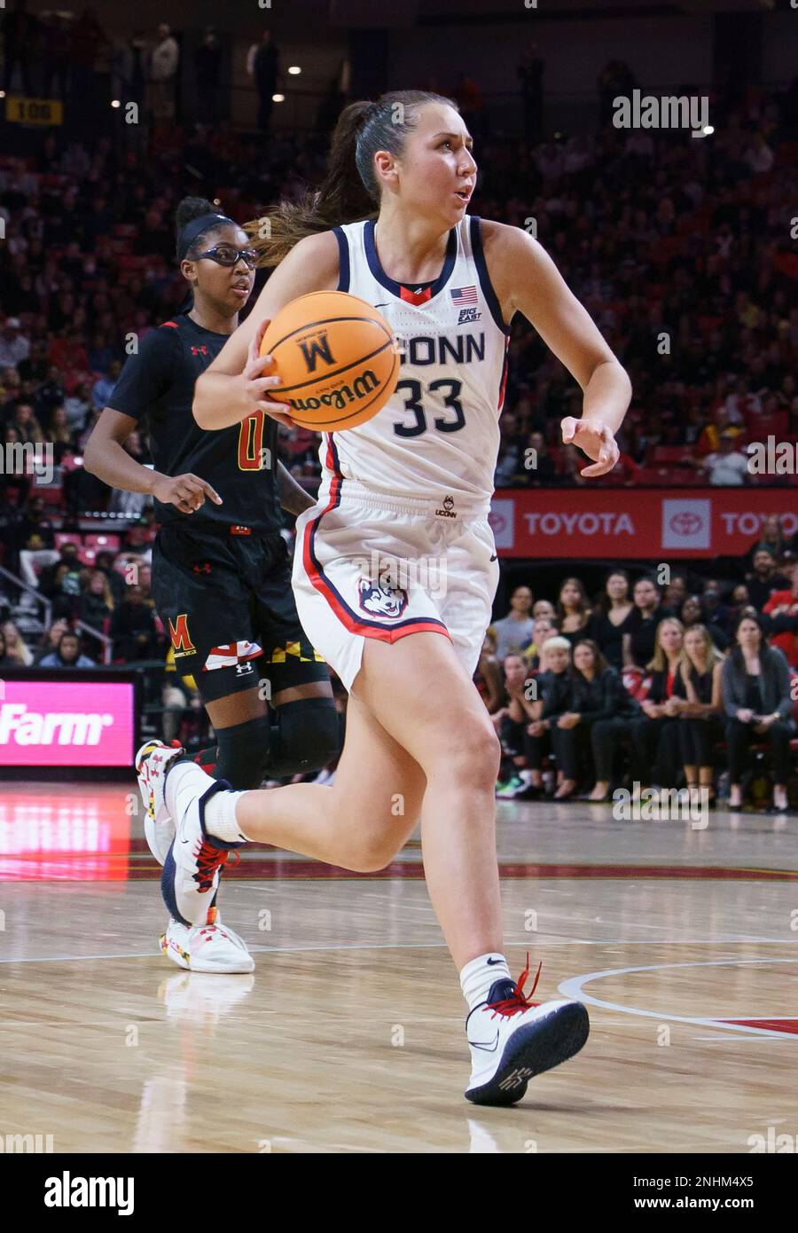COLLEGE PARK, MD - DECEMBER 11: UConn Huskies guard Caroline Ducharme ...