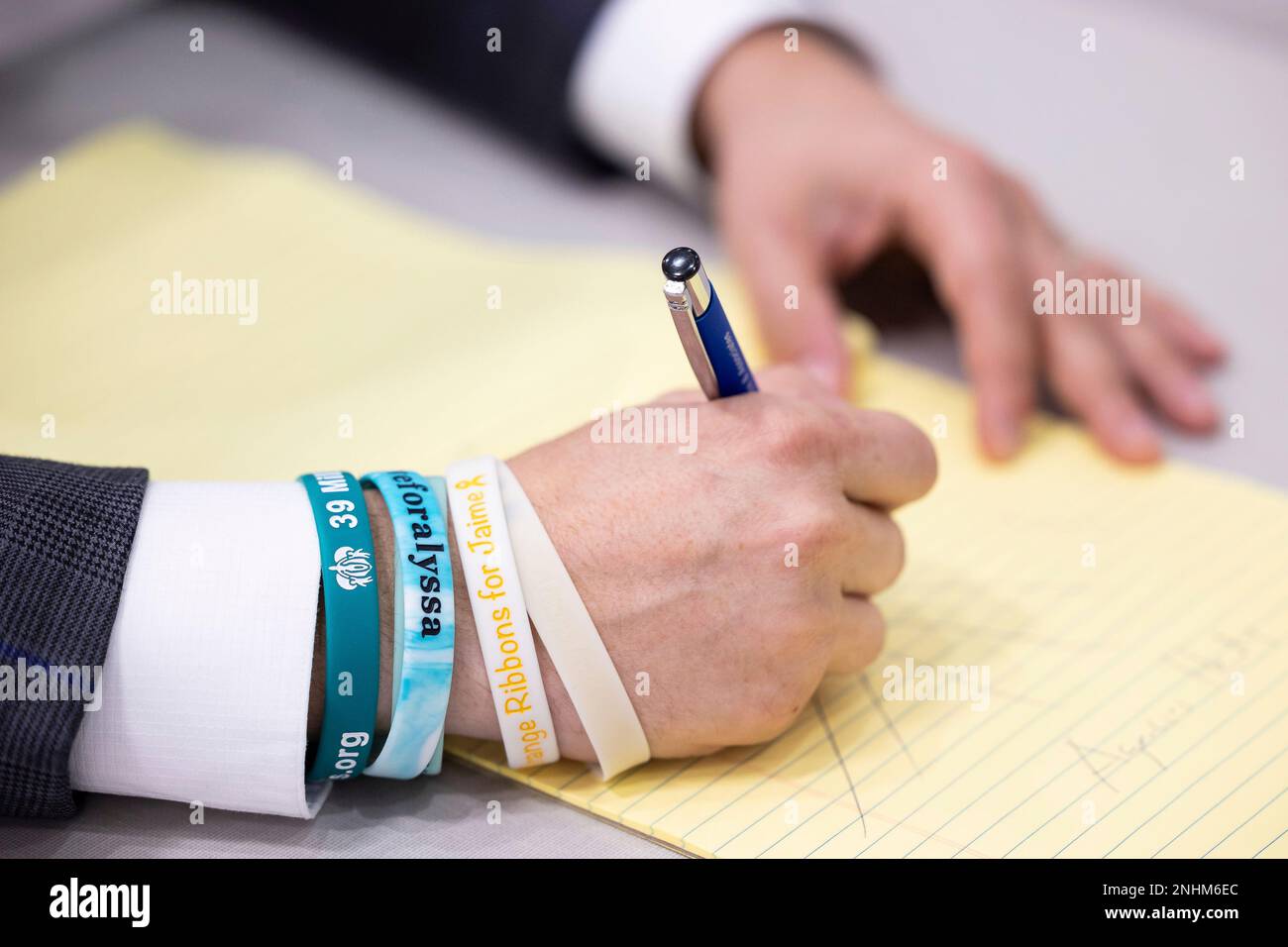 Ribbons commemorating victims of the Marjory Stoneman Douglas High ...