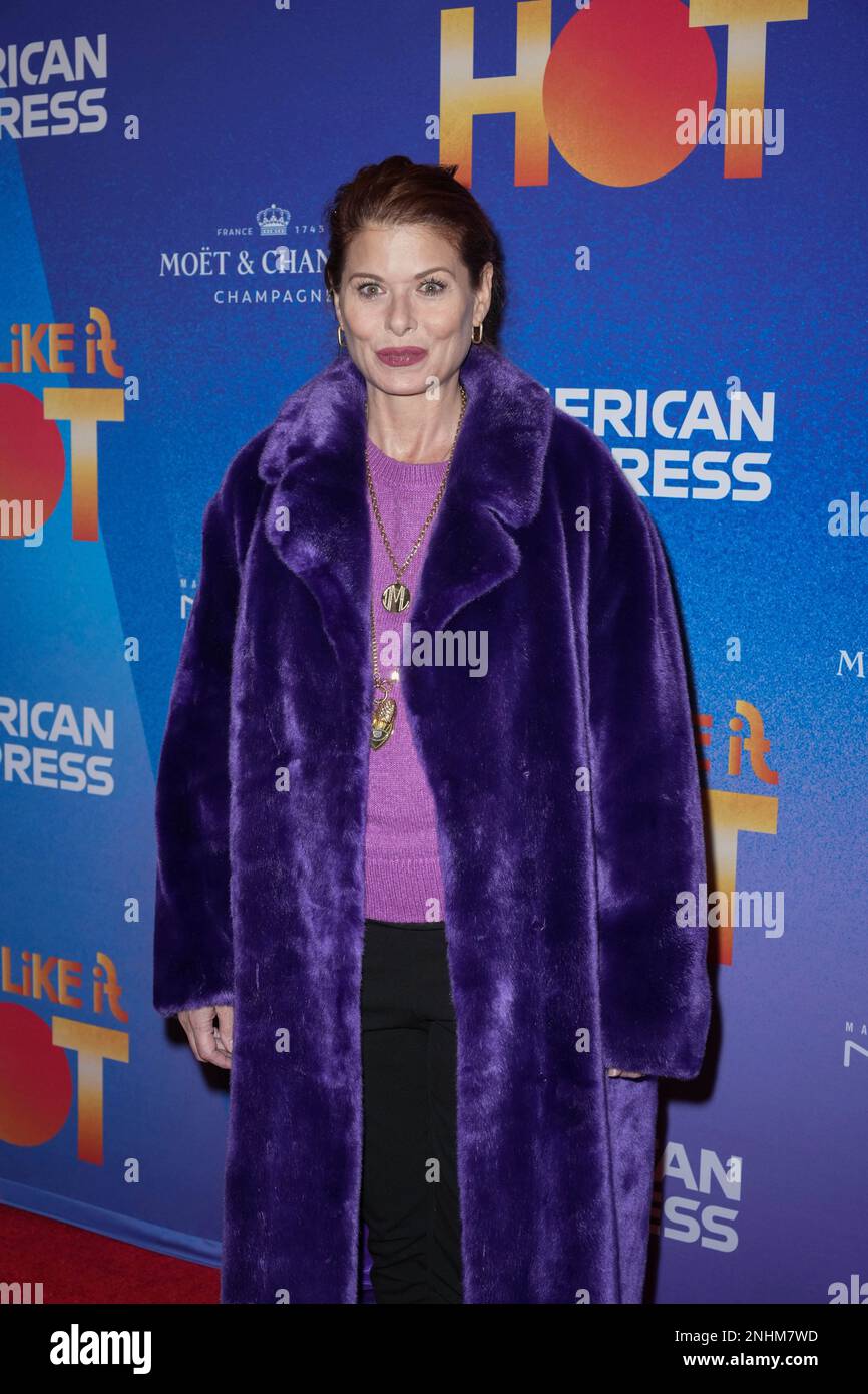 Photo by: John Nacion/STAR MAX/IPx 2022 12/11/22 Debra Messing at the ...