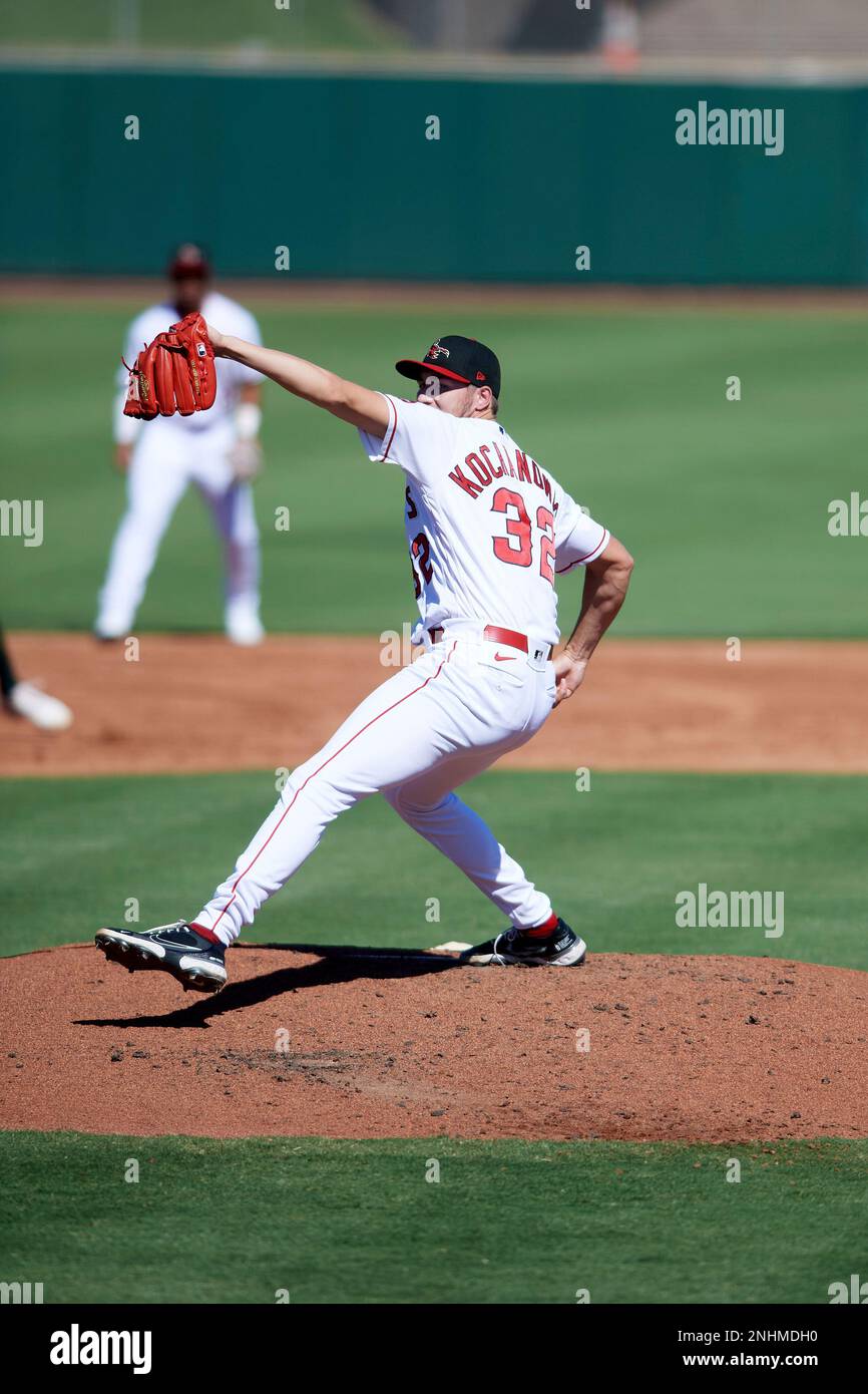 Scottsdale Scorpions starting pitcher Jack Kochanowicz (32) (Los ...