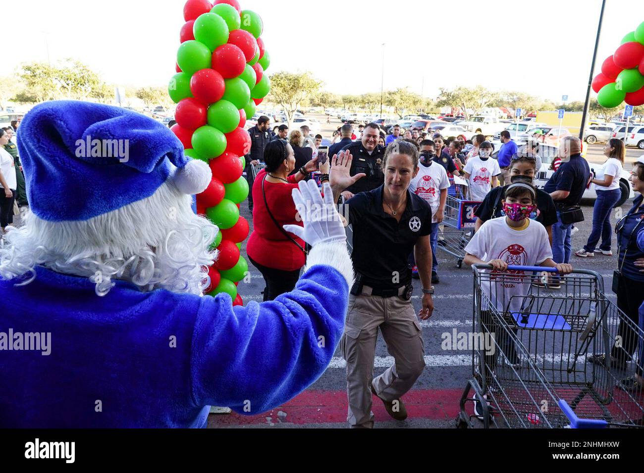 Blue Santa waves and high-fives law enforcement officers and their ...