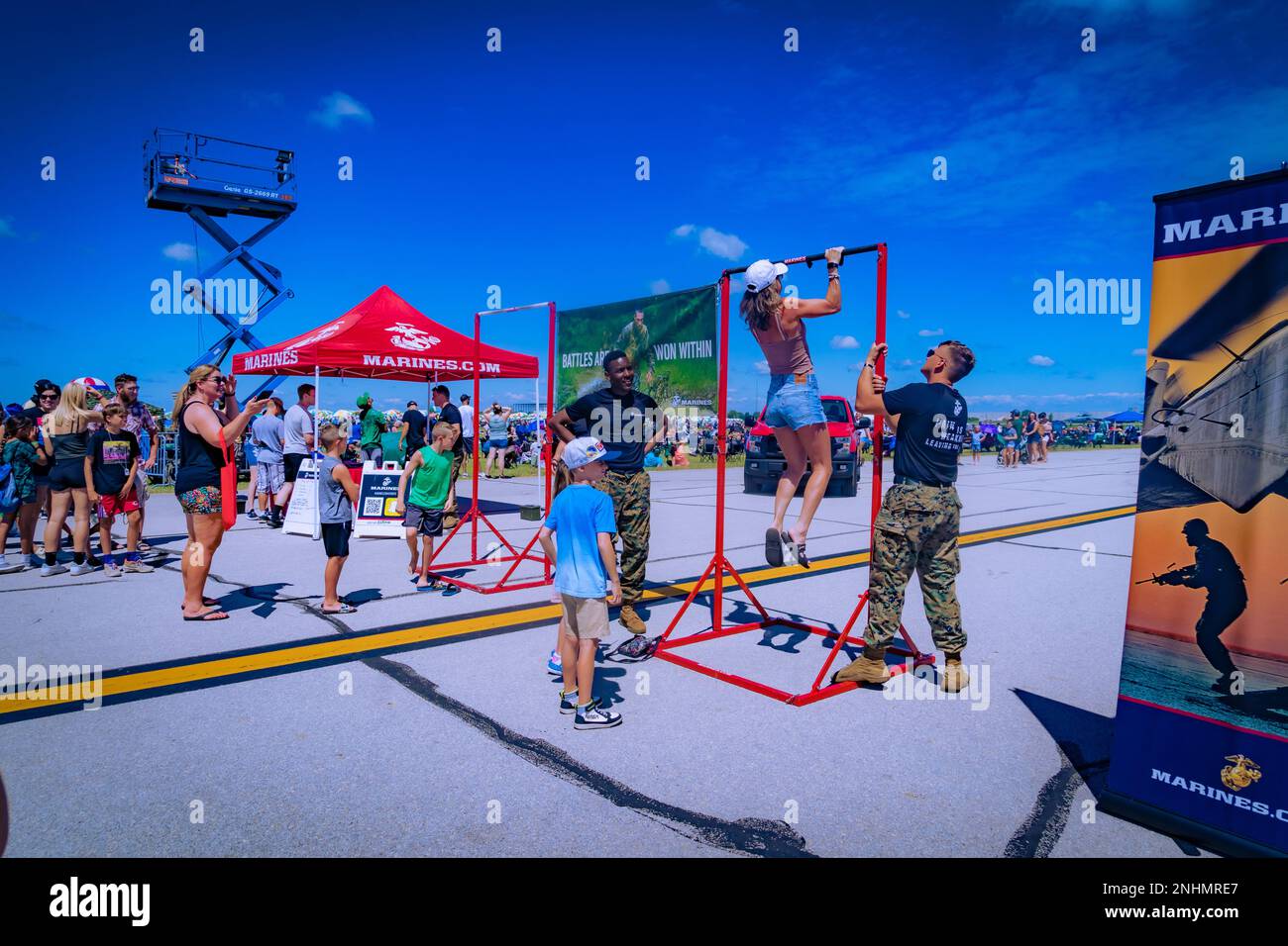 Marines with Recruiting Station Louisville man a pull-up bar for ...