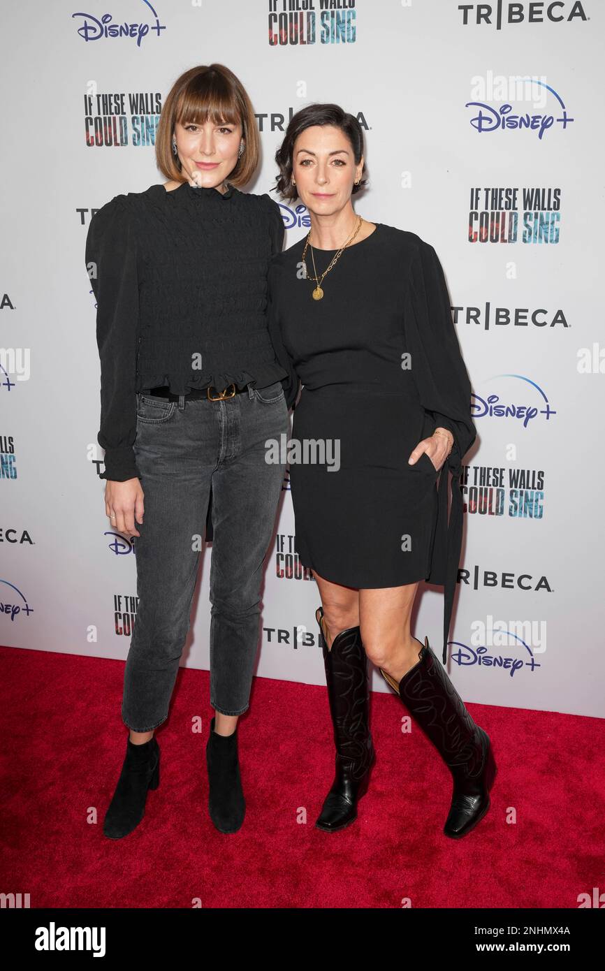 Photo by: John Nacion/STAR MAX/IPx 2022 12/7/22 Sarah Thomson and Mary ...