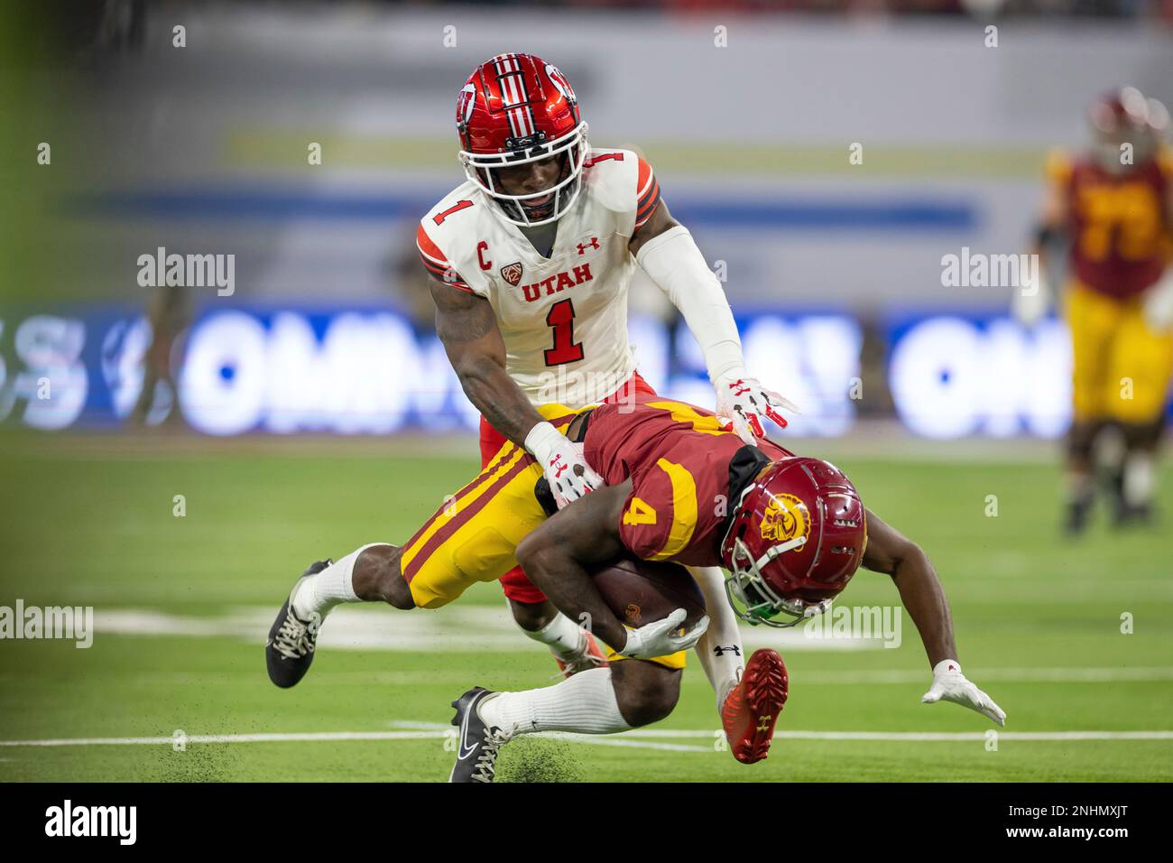 Utah defensive back Clark Phillips III (1) breaks up a pass against USC ...
