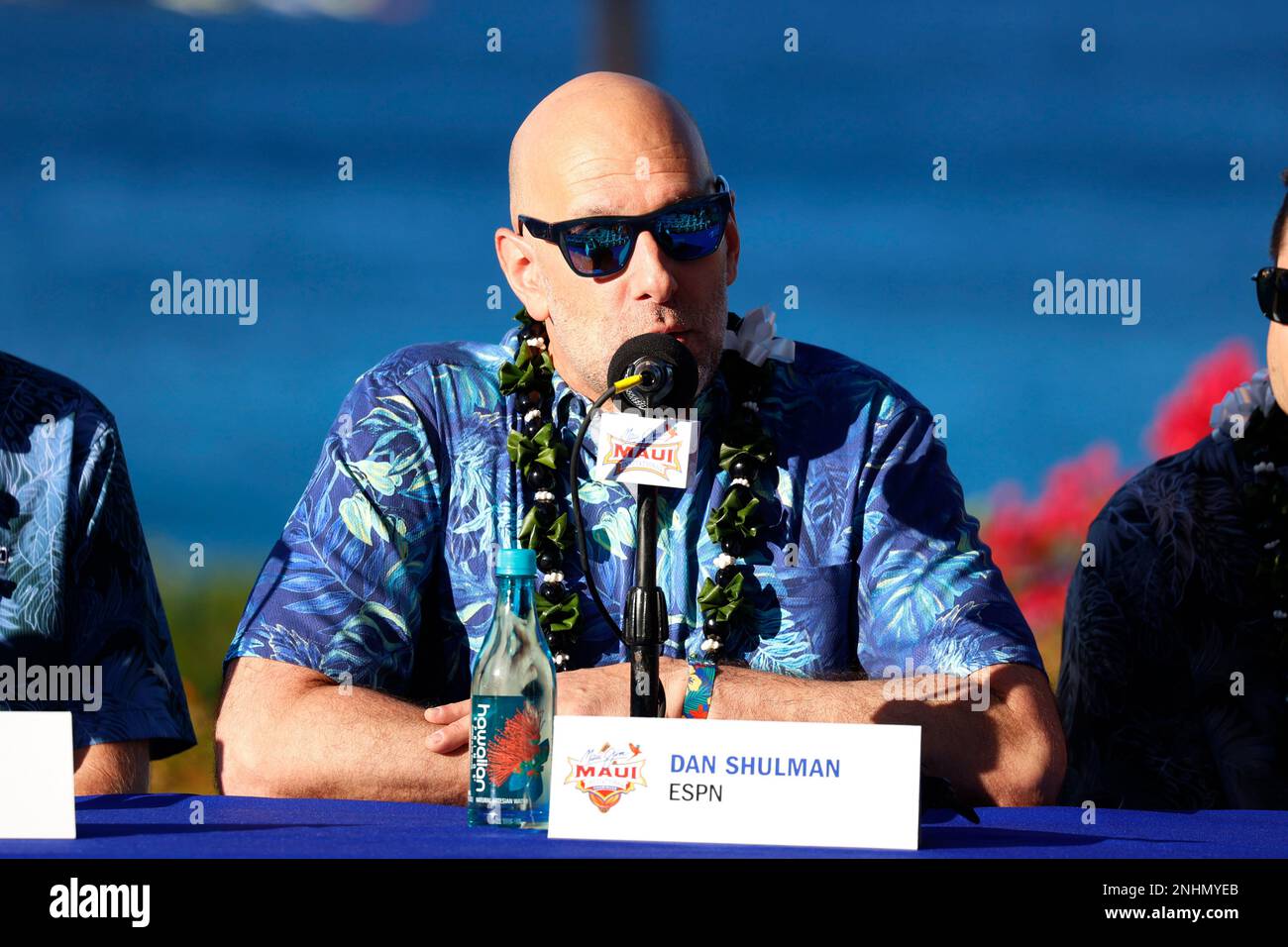 MAUI, HI - NOVEMBER 20: ESPN announcer Dan Shulman moderates a press ...