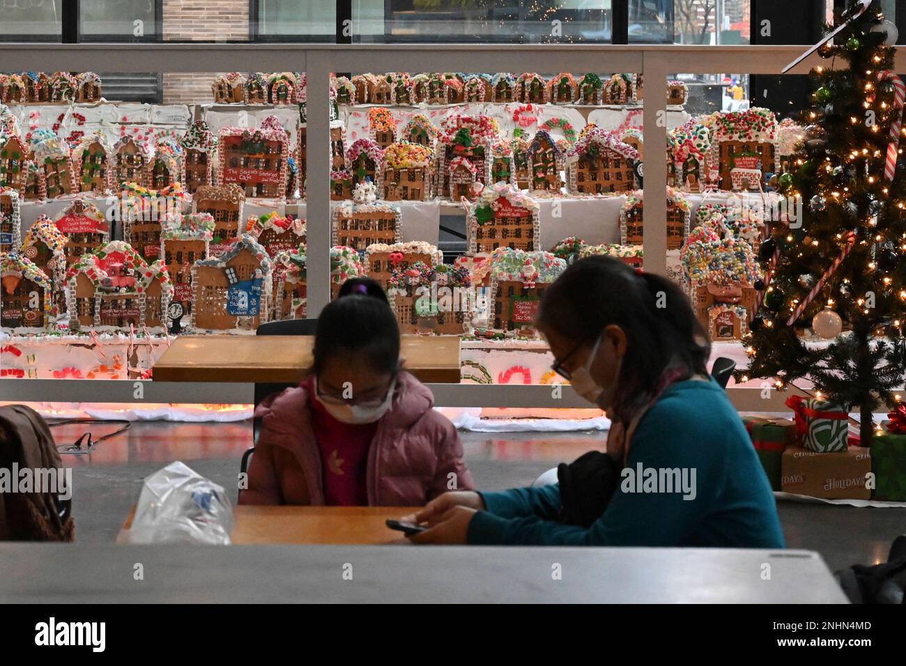 Photo by: NDZ/STAR MAX/IPx 2022 12/6/22 Gingerbread Lane, the world's ...