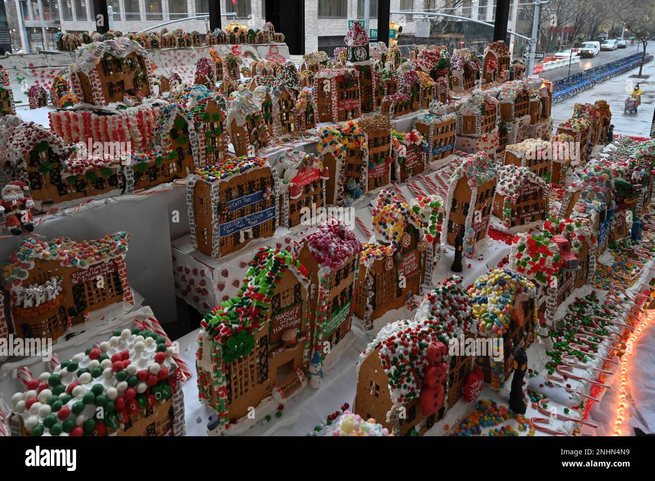 Photo by: NDZ/STAR MAX/IPx 2022 12/6/22 Gingerbread Lane, the world's ...