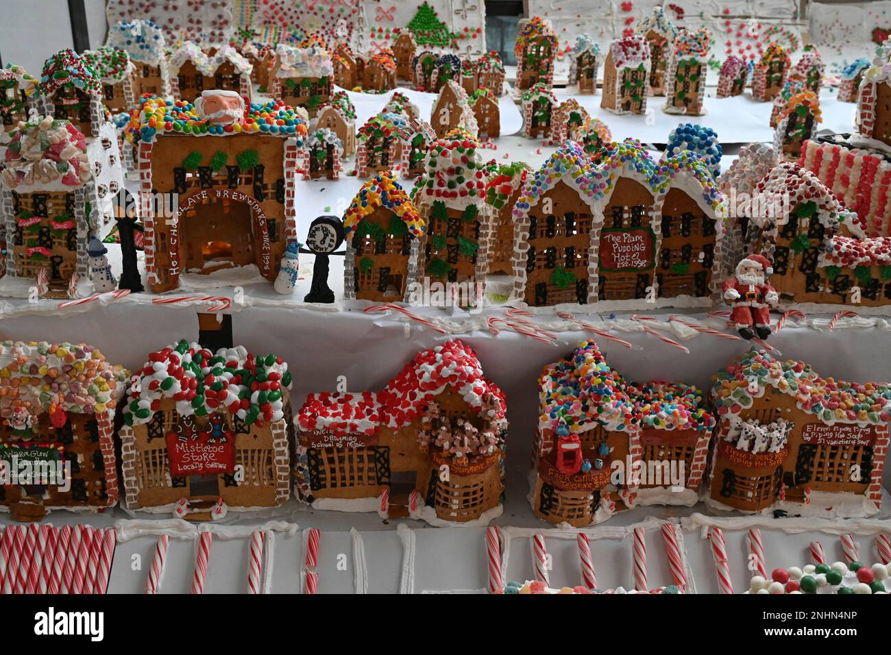Photo by: NDZ/STAR MAX/IPx 2022 12/6/22 Gingerbread Lane, the world's ...