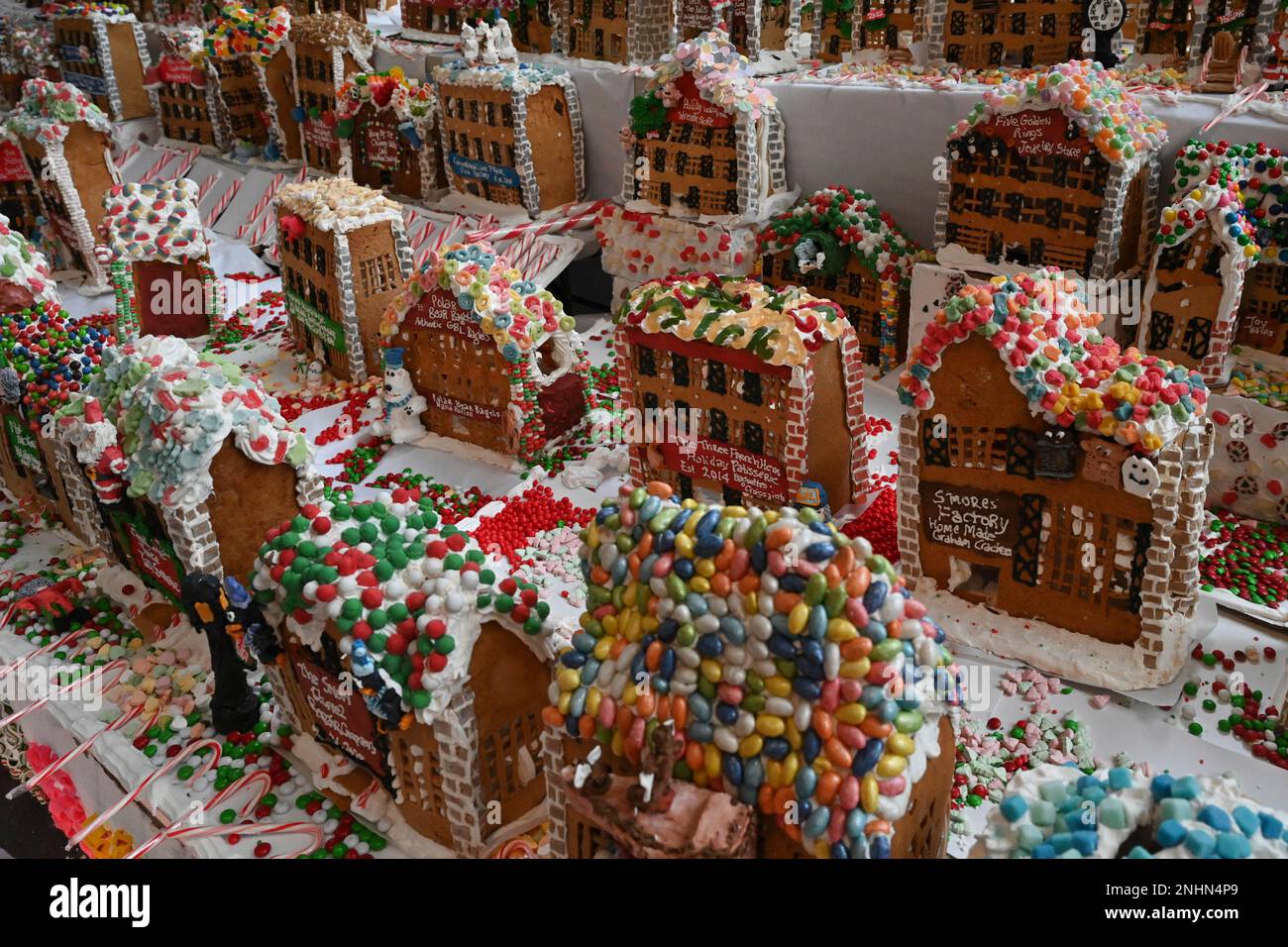 Photo by: NDZ/STAR MAX/IPx 2022 12/6/22 Gingerbread Lane, the world's ...