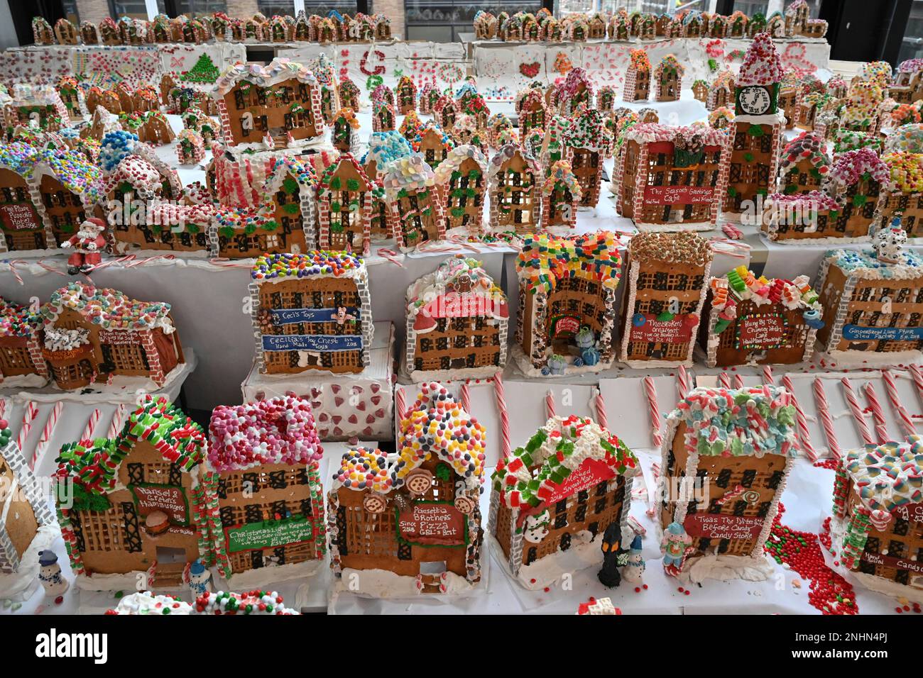 Photo by: NDZ/STAR MAX/IPx 2022 12/6/22 Gingerbread Lane, the world's ...