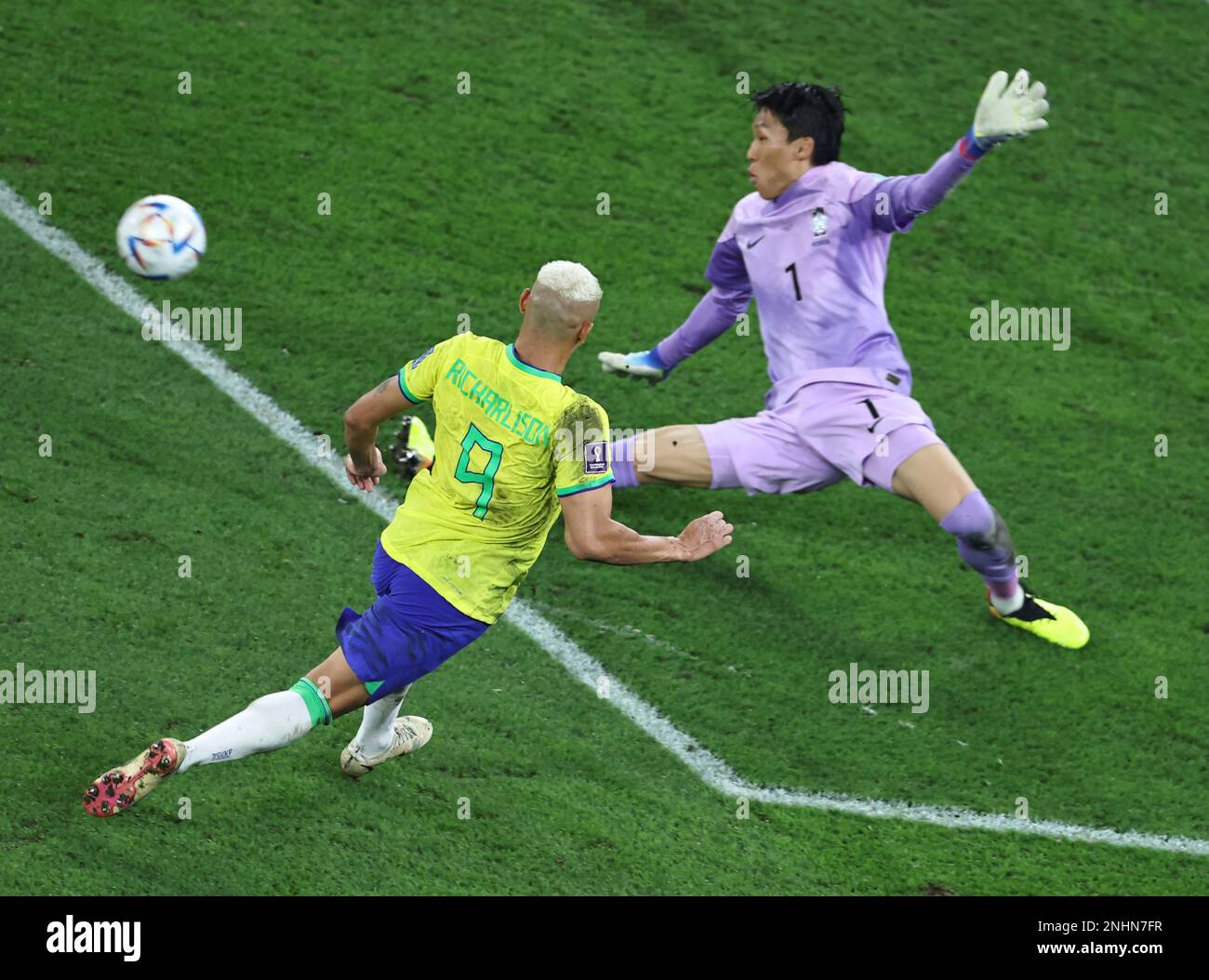 Brazil's Richarlison (L) shoots against South Korea's goalkeeper Kim ...