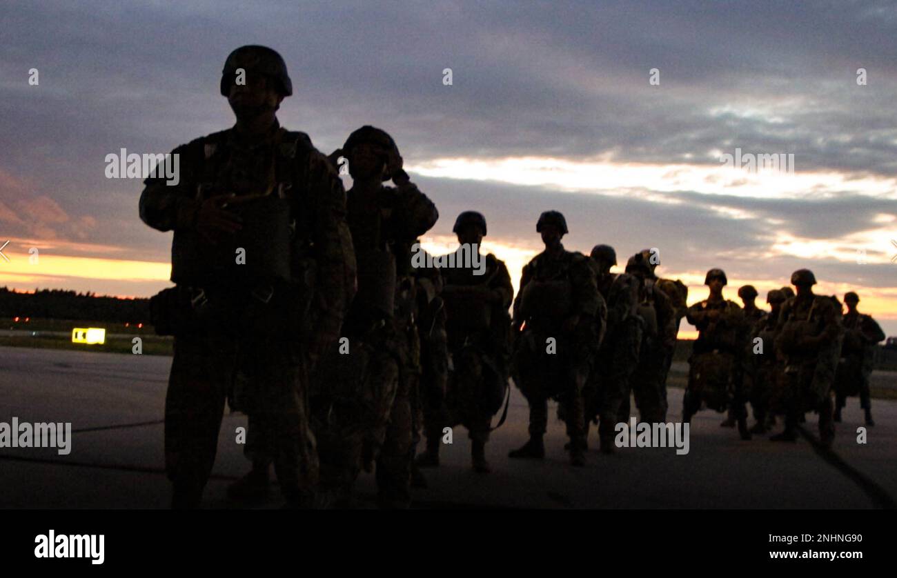 U.S Soldiers with the 143rd Airborne Infantry Regiment, 1st Battalion ...