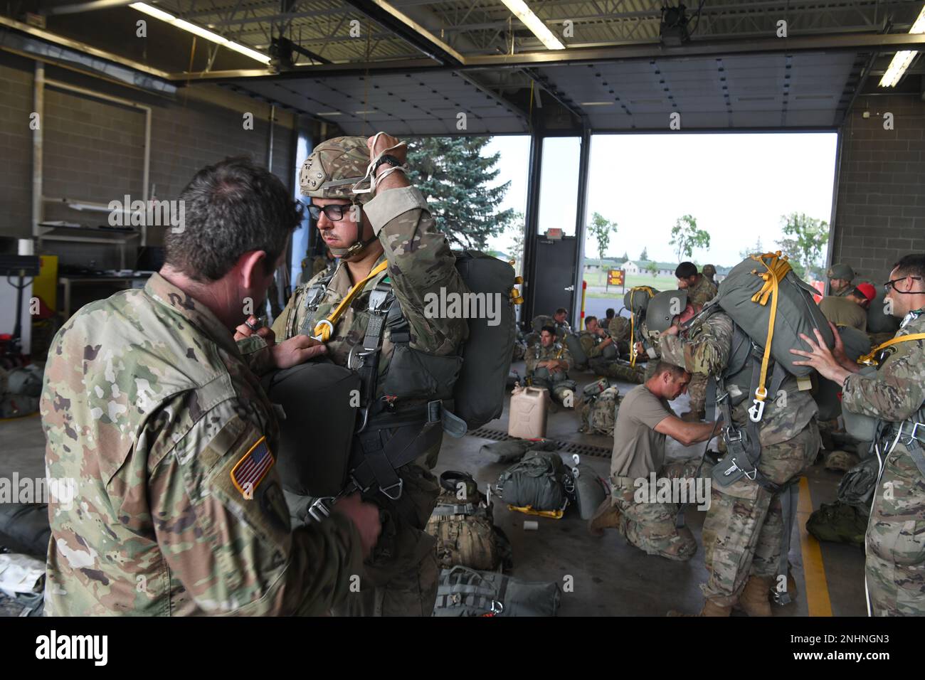 143rd airborne infantry hi-res stock photography and images - Alamy