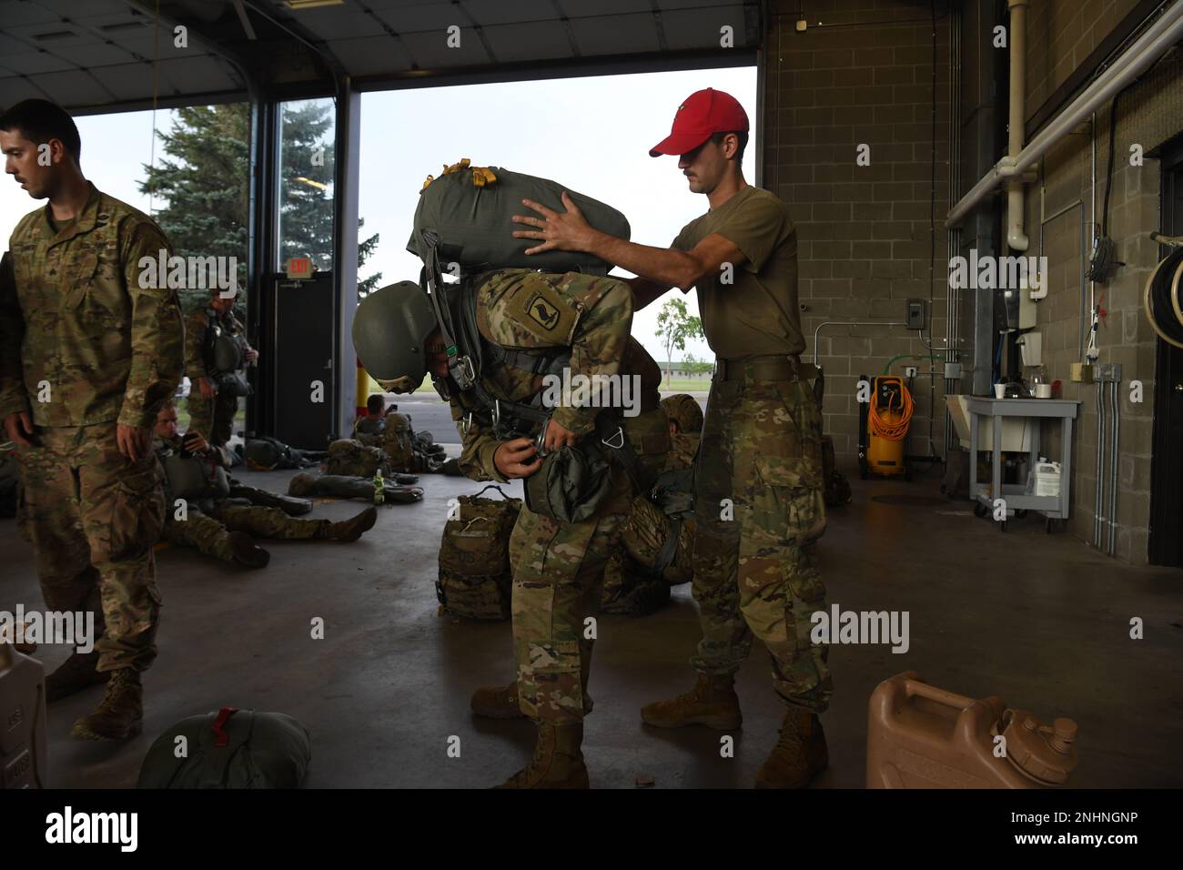 143rd infantry battalion airborne hi-res stock photography and images ...
