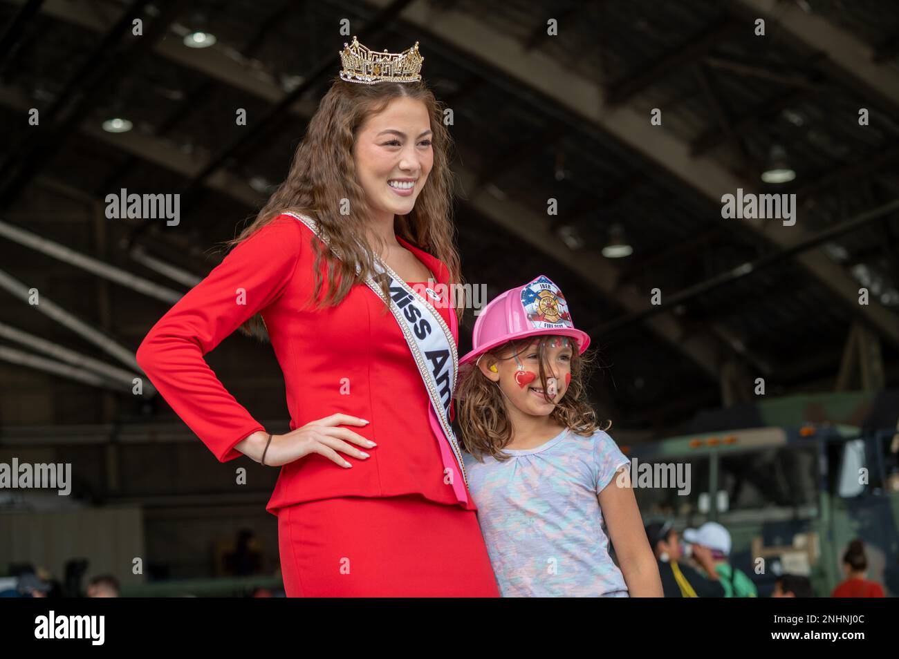 Miss America Emma Broyles poses for photos and signs autographs for ...