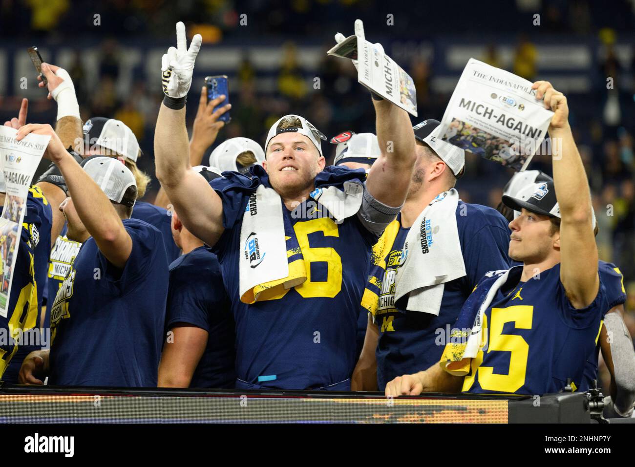 INDIANAPOLIS, IN - DECEMBER 03: Michigan Wolverines tight end Luke ...