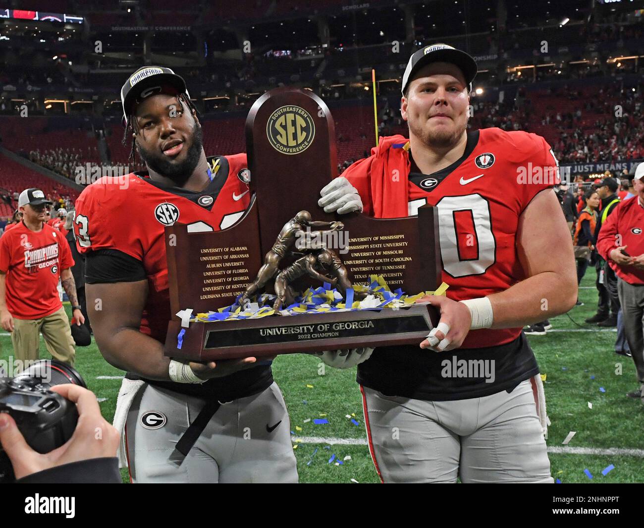 ATLANTA, GA - DECEMBER 03: Georgia Bulldogs Offensive Linemen Sedrick ...