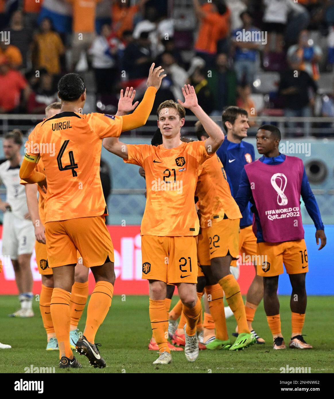 Netherlands' team players exult over the victory over USA in the World ...