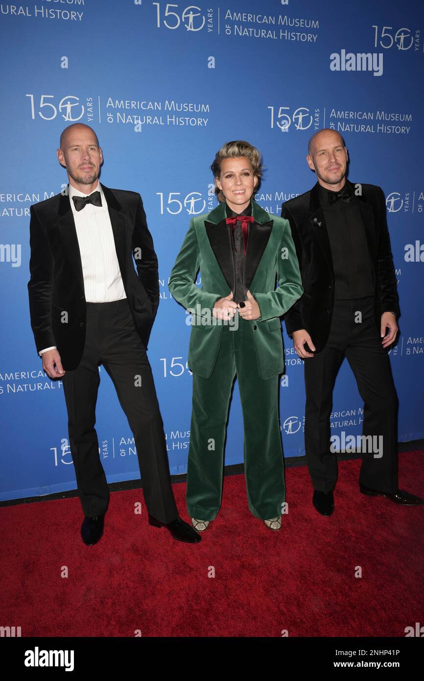 Photo by: John Nacion/STAR MAX/IPx 2022 12/1/22 Brandi Carlile (C ...