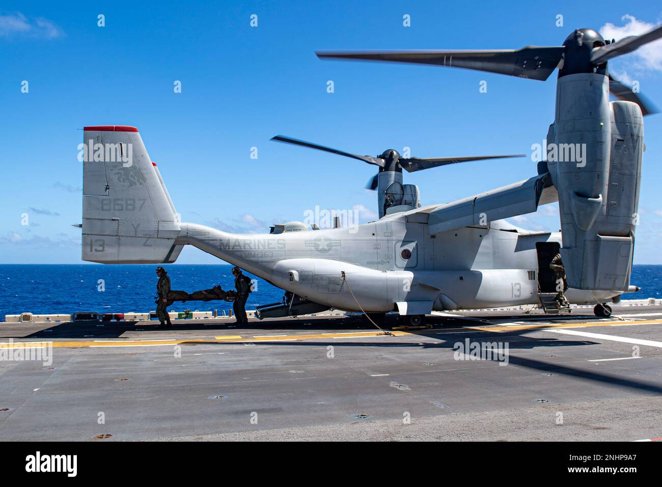 PACIFIC OCEAN (Aug. 1, 2022) U.S. Navy Hospital Corpsman 1st Class ...