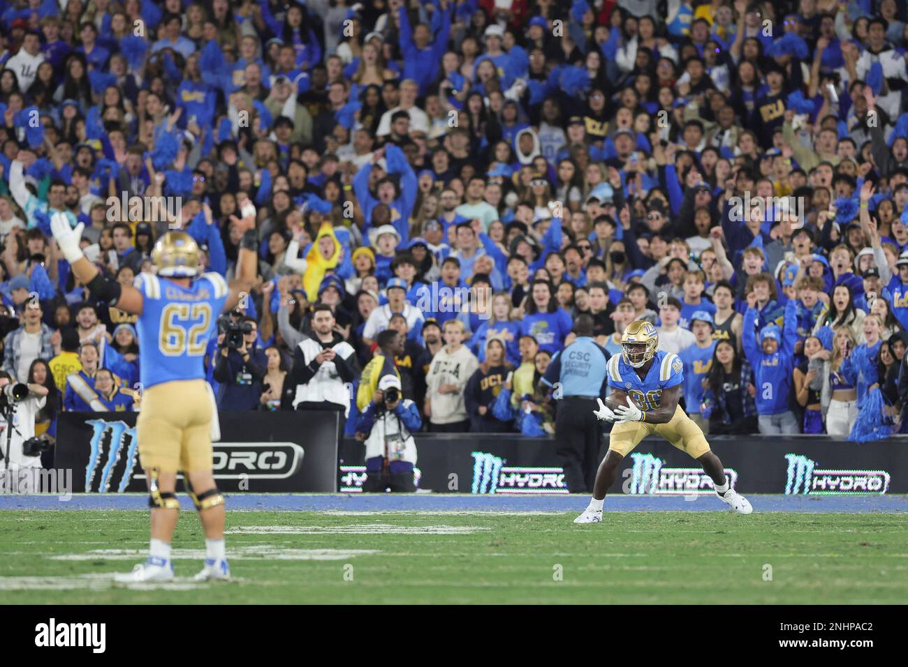 UCLA tight end Michael Ezeike (86) catches the ball for a touchdown ...