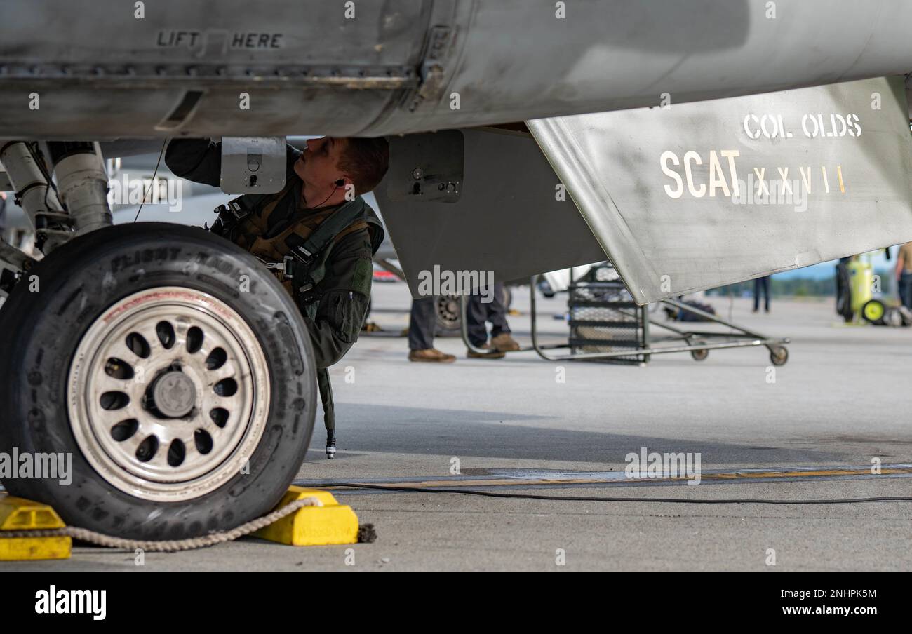 U.S. Air Force 1st Lt. Conner Schneider Munn, 80th Fighter Generation ...