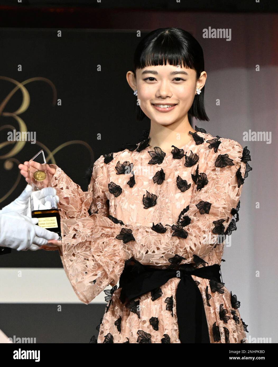 Hana Sugisaki, wins the Actor Category of the Best Dresser Awards for 2022 in Shibuya Ward ...