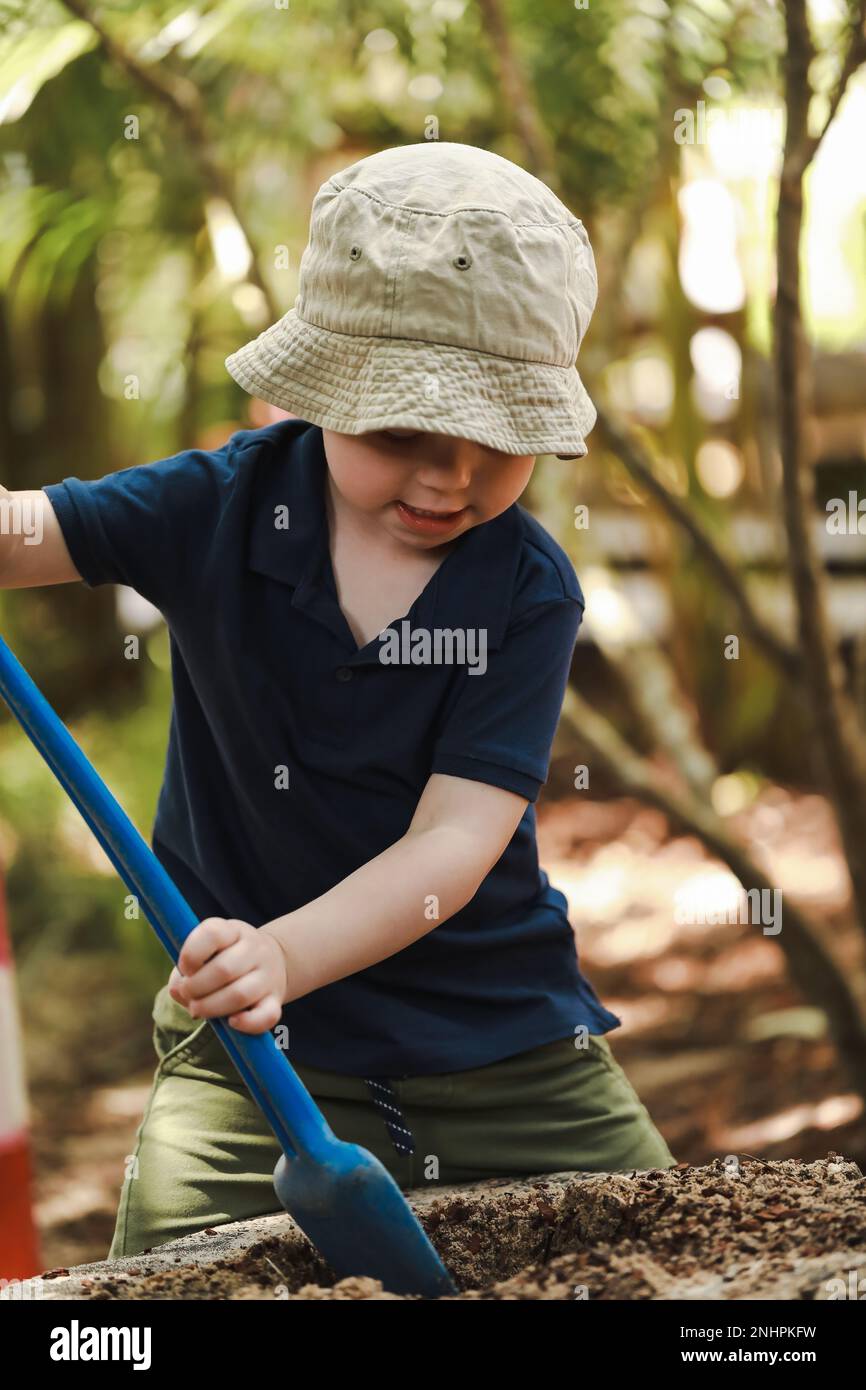 Sunhat boy hi-res stock photography and images - Alamy