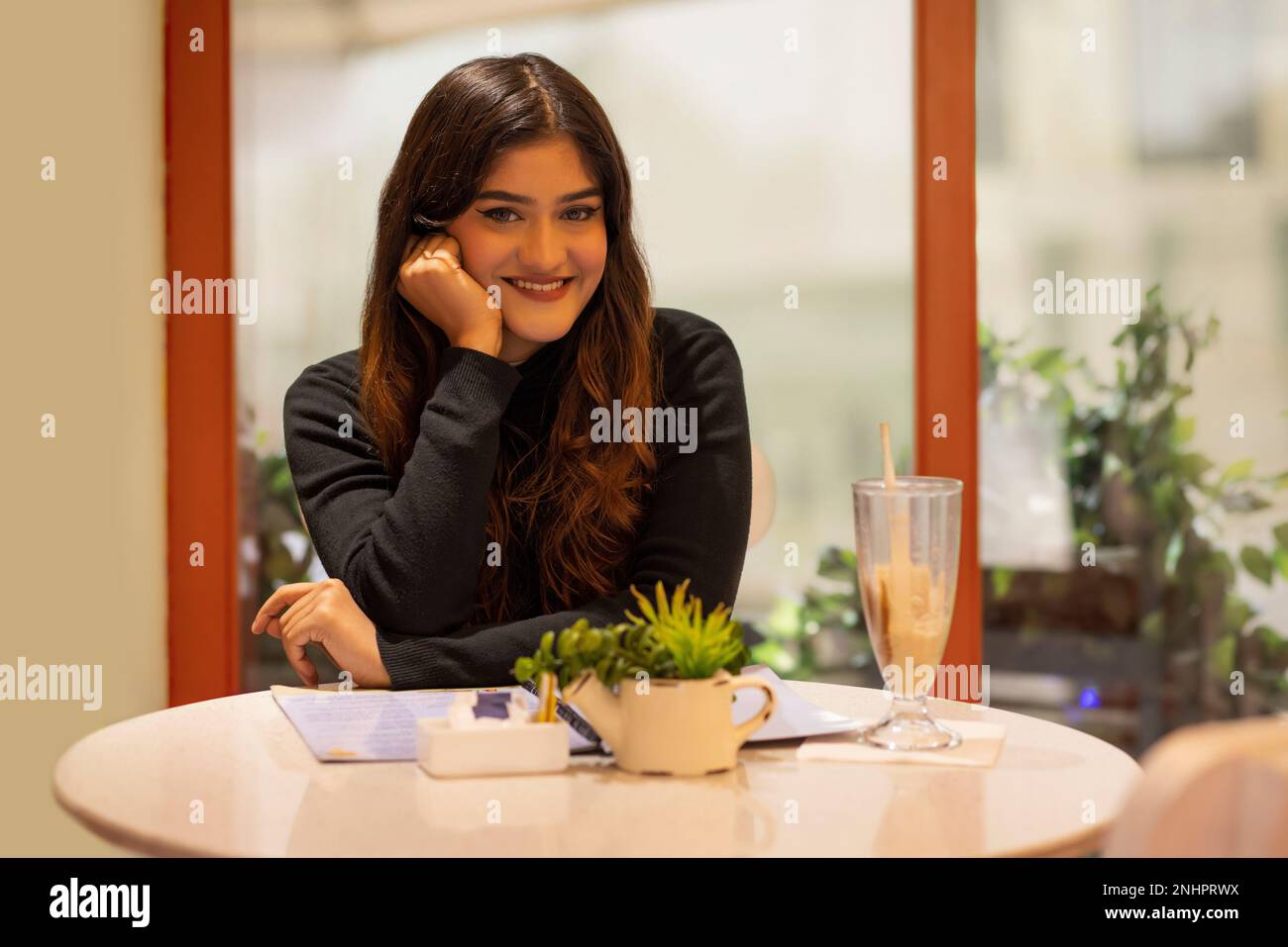 Hand in the cheek hi-res stock photography and images - Alamy