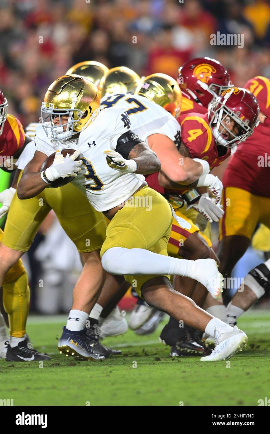 LOS ANGELES, CA - NOVEMBER 26: Notre Dame Fighting Irish running back ...