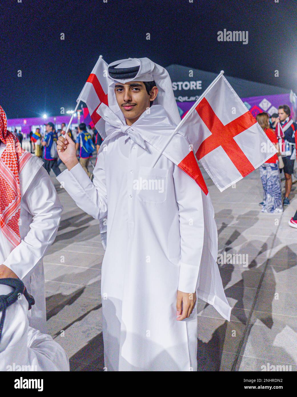 AL KHOR, QATAR - NOVEMBER 25: England fan wearing traditional Arab garb ...
