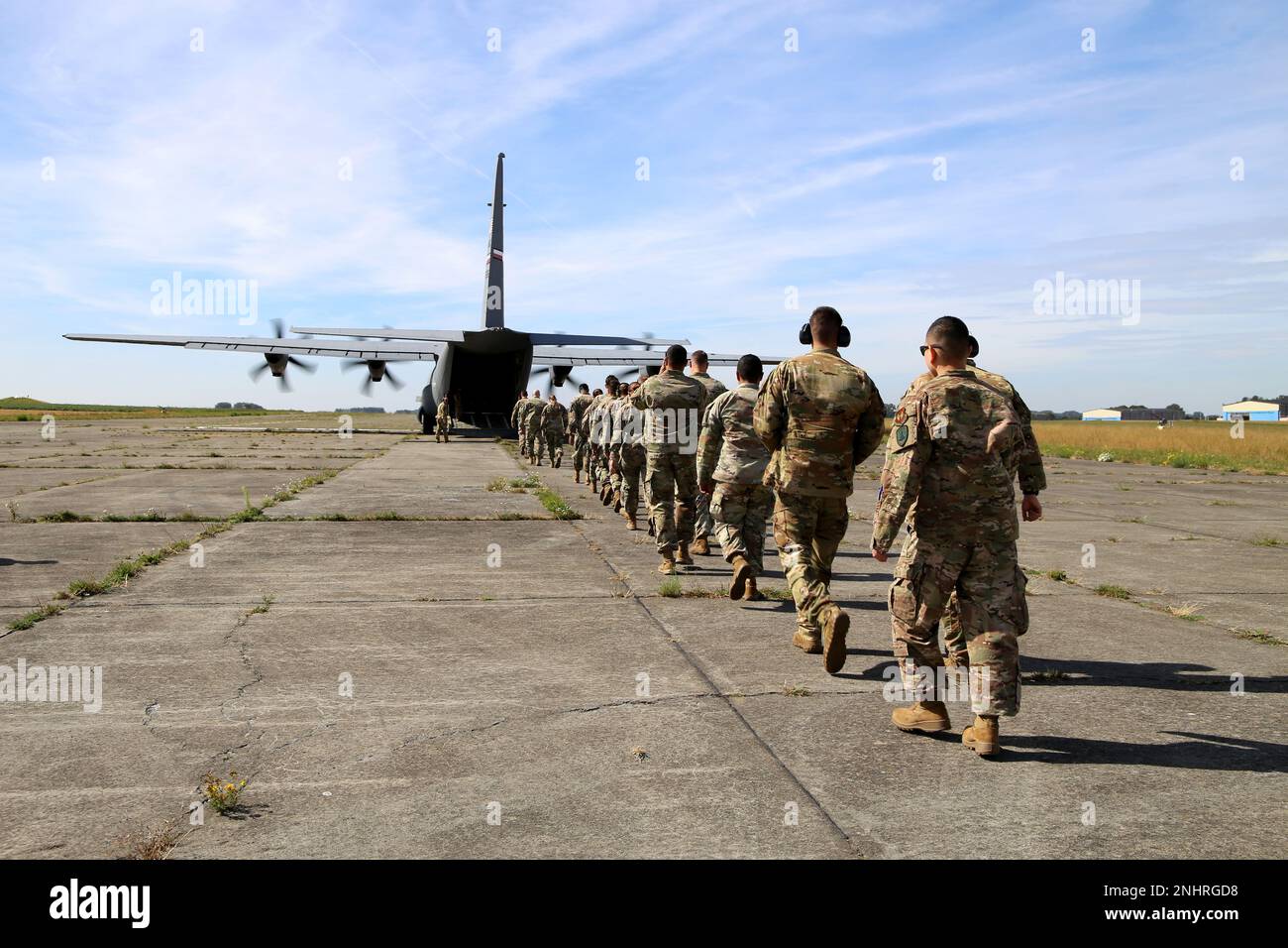 U.S. Army Garrison Benelux Soldiers and Airmen with the 424th Air Base ...