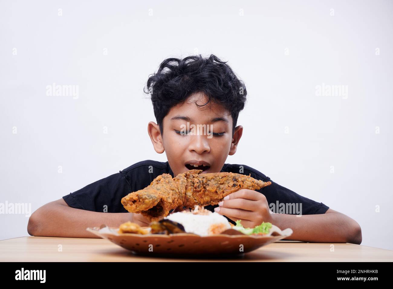Asian boy headshot 9 hi-res stock photography and images - Alamy