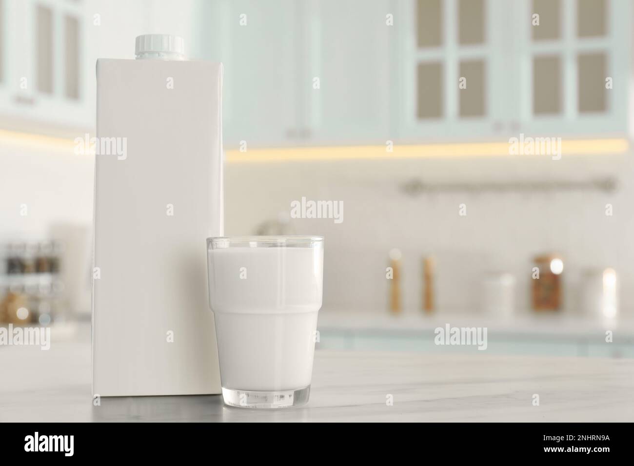 Milk box glass fresh dairy hi-res stock photography and images - Alamy