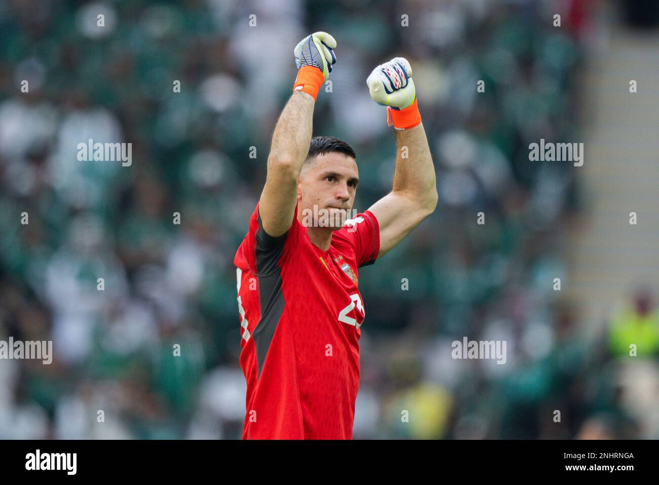 LUSAIL, QATAR - NOVEMBER 22: Argentina goalkeeper Emiliano Martinez ...