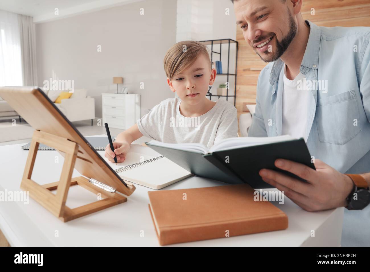 Homework parent primary hi-res stock photography and images - Alamy